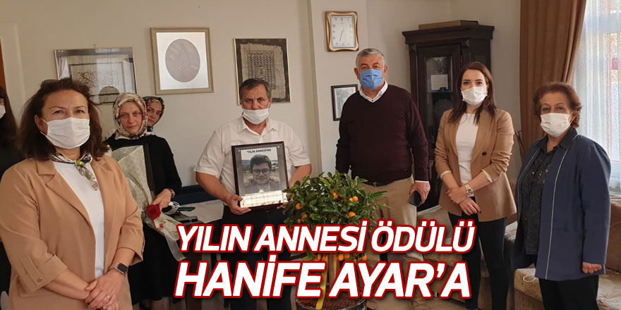Yılın annesi ödülü Hanife Ayar'a